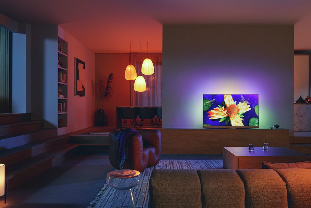 Philips OLED+907: Ambilight TV als modernes Designstatement